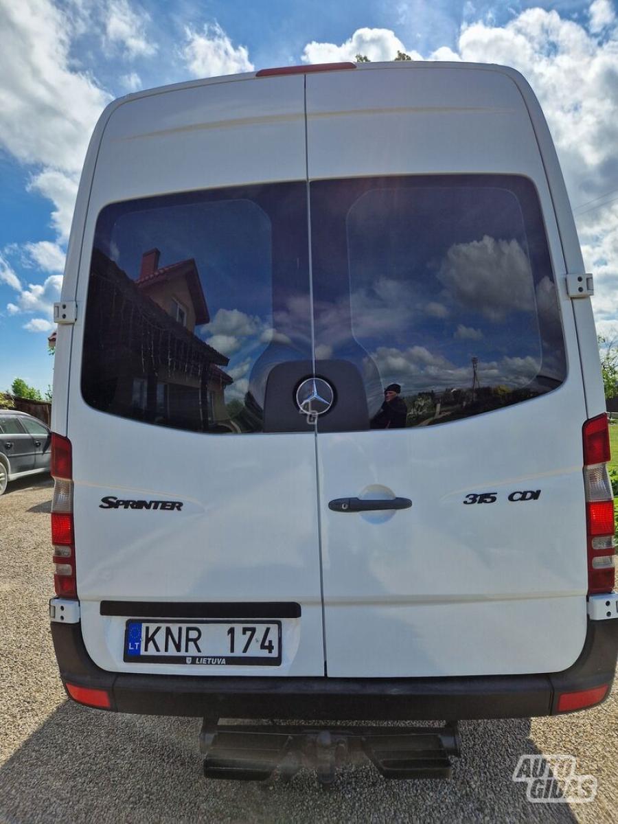 White Mercedes-Benz Sprinter 2007 in Pakruojis, with an engine capacity of 2.20 L and mileage of 715 thousand km for 9000 €, photo 6 on AUTOMOTO.COM.LV