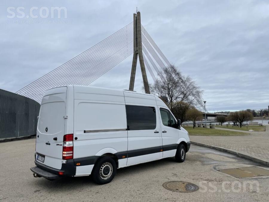 White Mercedes-Benz Sprinter 2007 in Riga, with an engine capacity of 2.20 L and mileage of 209 thousand km for 8900 €, photo 4 on AUTOMOTO.COM.LV