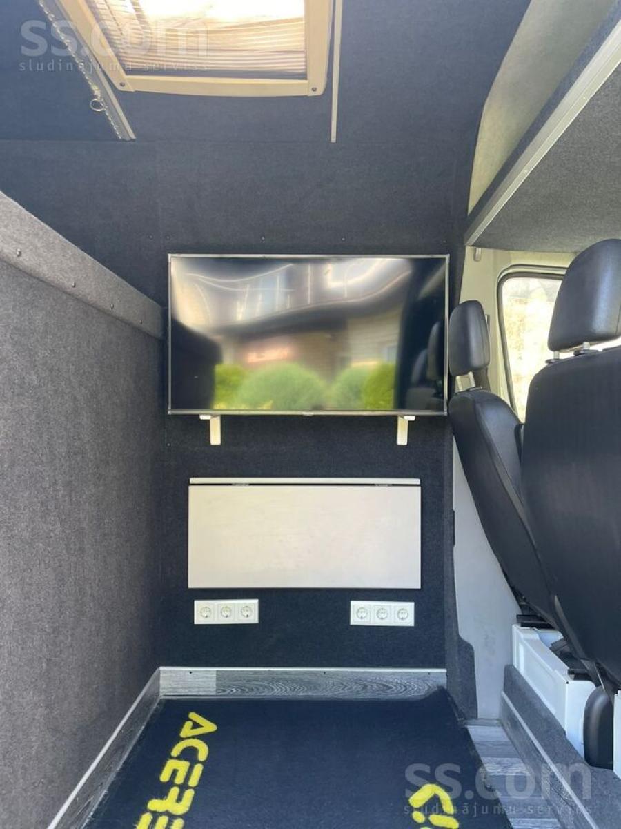 White Mercedes-Benz Sprinter 2007 in Riga, with an engine capacity of 2.20 L and mileage of 209 thousand km for 8900 €, photo 7 on AUTOMOTO.COM.LV