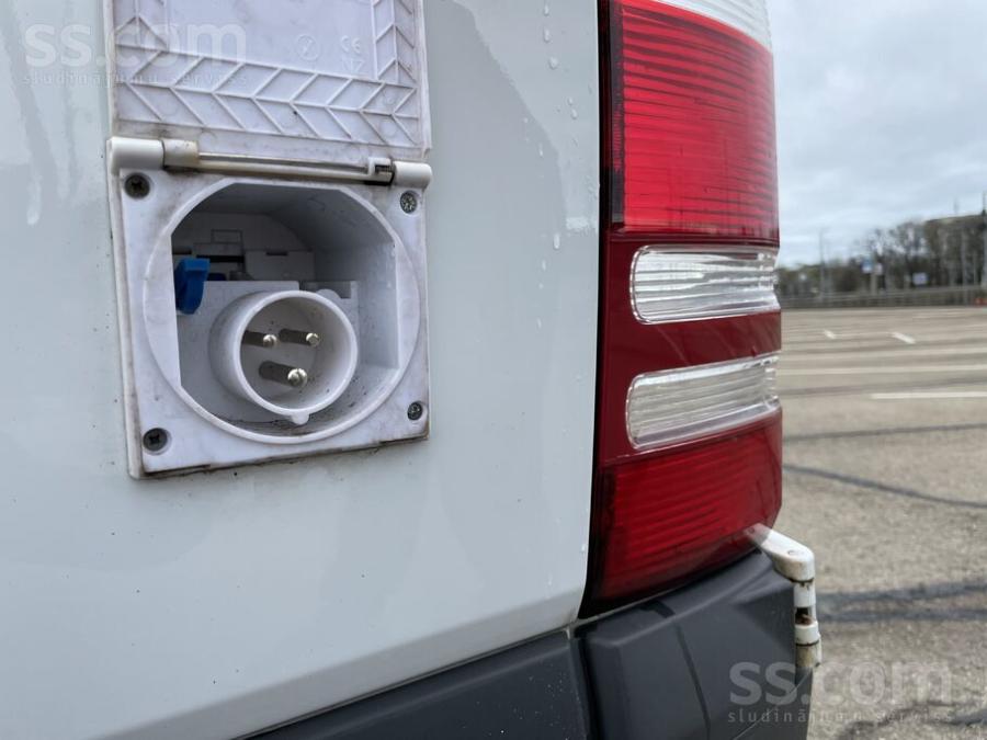 White Mercedes-Benz Sprinter 2007 in Riga, with an engine capacity of 2.20 L and mileage of 209 thousand km for 8900 €, photo 8 on AUTOMOTO.COM.LV