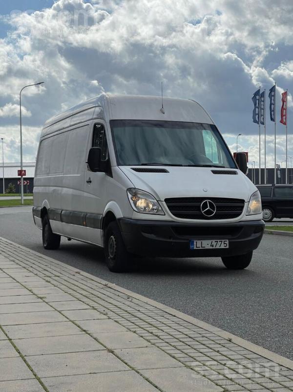 White Mercedes-Benz Sprinter 2007 in Riga, with an engine capacity of 2.20 L and mileage of 310 thousand km for 3000 €, photo 2 on AUTOMOTO.COM.LV