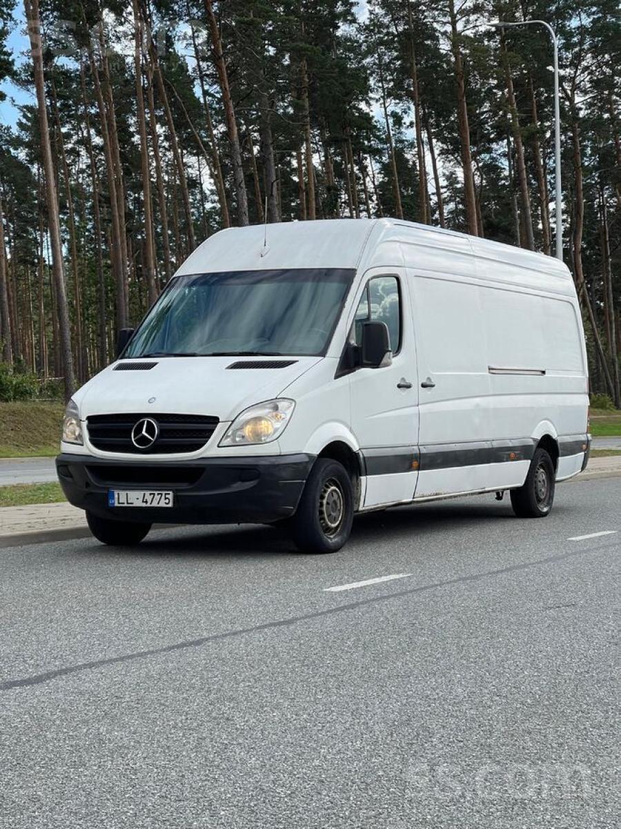 White Mercedes-Benz Sprinter 2007 in Riga, with an engine capacity of 2.20 L and mileage of 310 thousand km for 3000 €, photo 5 on AUTOMOTO.COM.LV