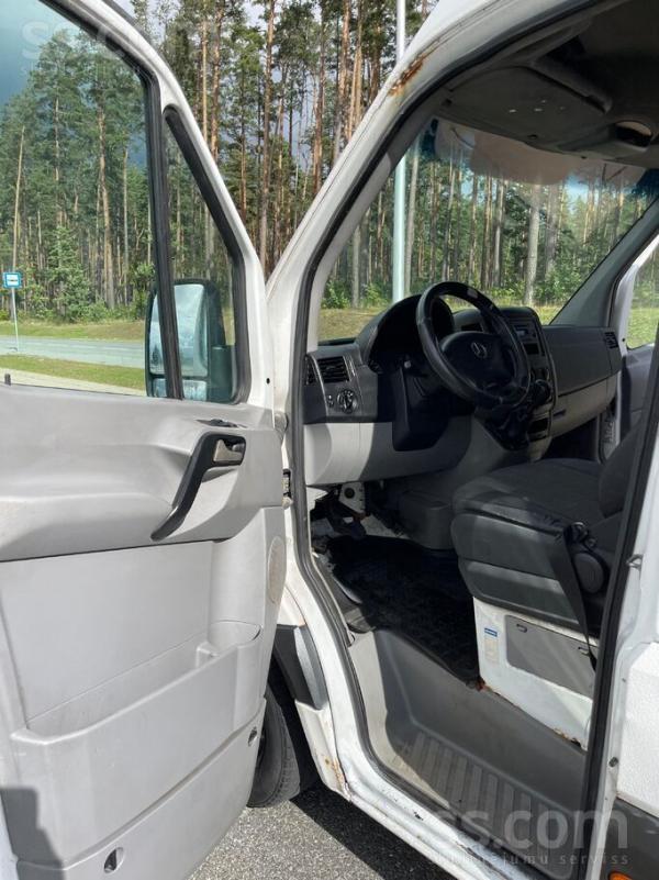 White Mercedes-Benz Sprinter 2007 in Riga, with an engine capacity of 2.20 L and mileage of 310 thousand km for 3000 €, photo 9 on AUTOMOTO.COM.LV