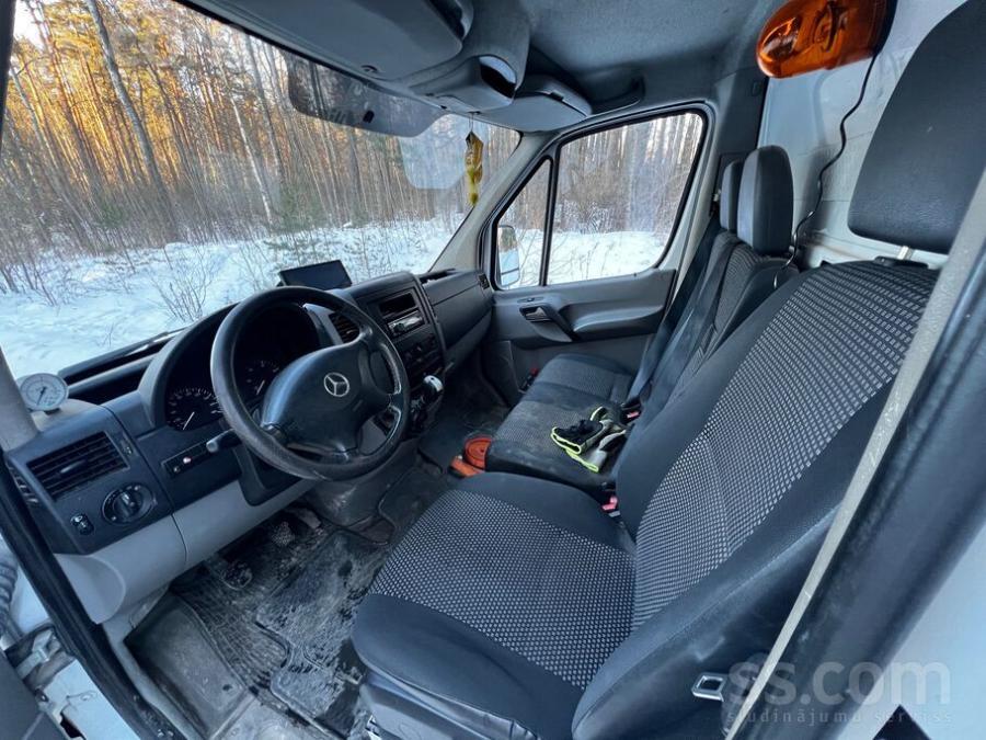White Mercedes-Benz Sprinter 2008 in Riga, with an engine capacity of 2.20 L and mileage of 373 thousand km for 9000 €, photo 6 on AUTOMOTO.COM.LV