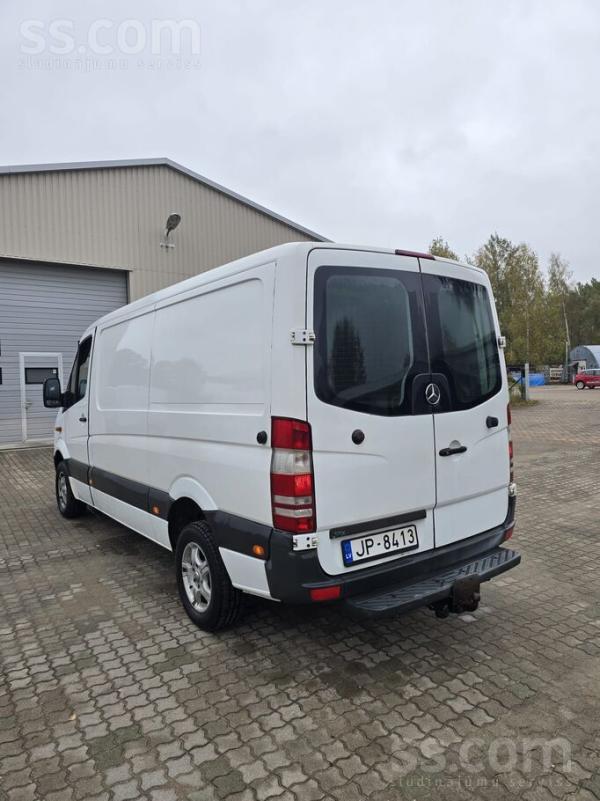 White Mercedes-Benz Sprinter 2010 in Riga, with an engine capacity of 3.00 L and mileage of 333 thousand km for 6851 €, photo 4 on AUTOMOTO.COM.LV