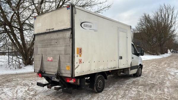 White Mercedes-Benz Sprinter 2011 in Riga, with an engine capacity of 2.10 L and mileage of 388 thousand km for 5000 €, photo 4 on AUTOMOTO.COM.LV