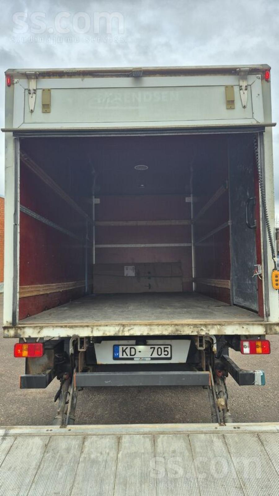 Balts Mercedes-Benz Sprinter 2011 Rīga, ar dzinēja tilpumu 2.10 L un nobraukumu 282 tūkst. km par 8000 €, foto 8 vietnē AUTOMOTO.COM.LV