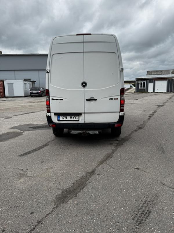 White Mercedes-Benz Sprinter 2011 in Tallinn, with an engine capacity of 2.20 L and mileage of 308 thousand km for 5390 €, photo 3 on AUTOMOTO.COM.LV