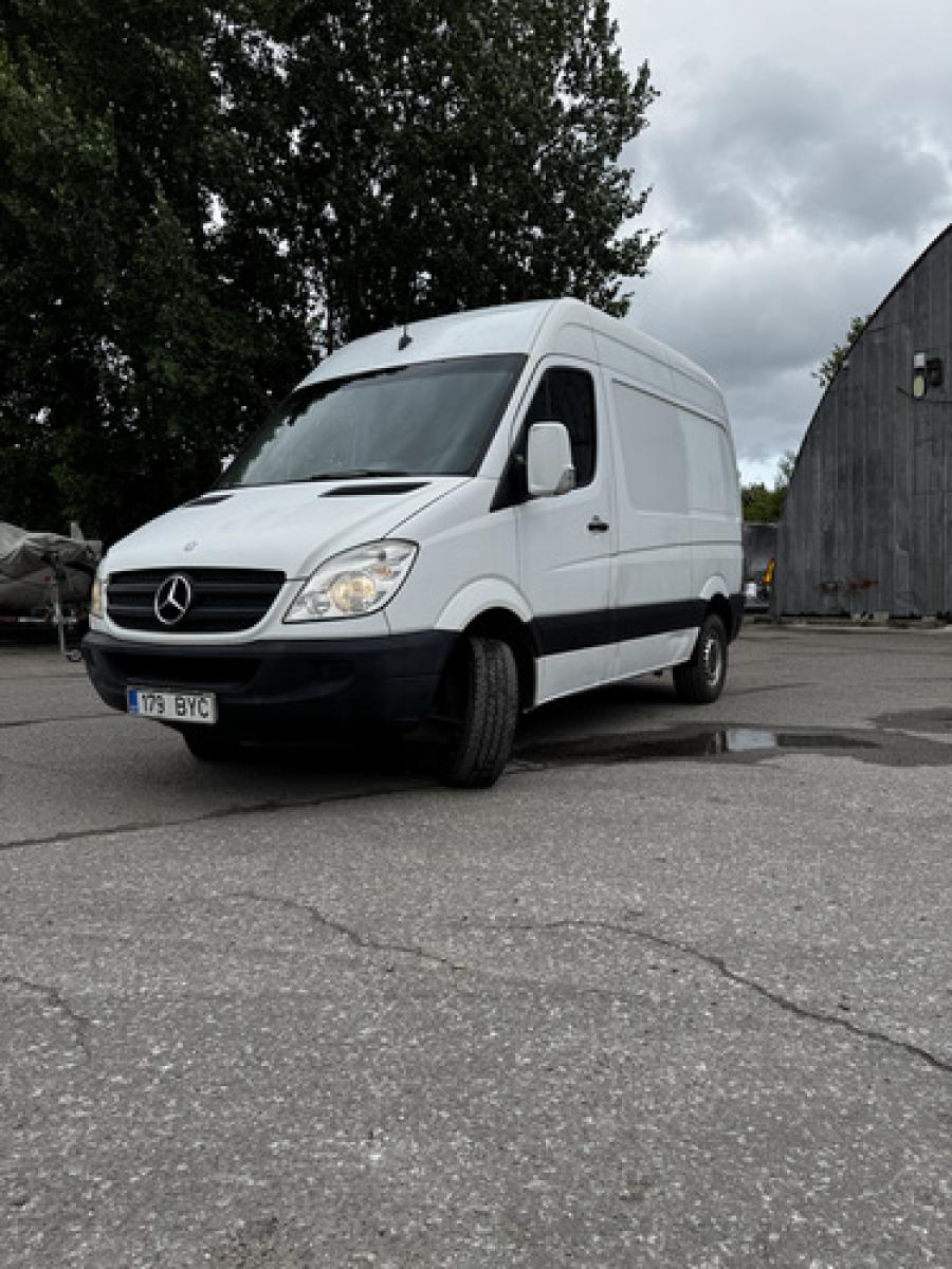 White Mercedes-Benz Sprinter 2011 in Tallinn, with an engine capacity of 2.20 L and mileage of 308 thousand km for 5390 €, photo 5 on AUTOMOTO.COM.LV