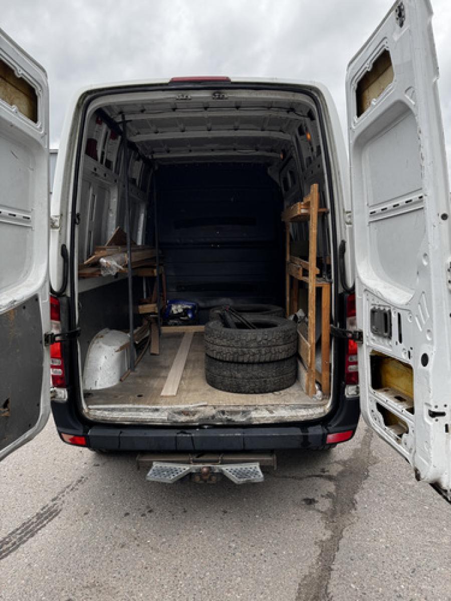 White Mercedes-Benz Sprinter 2011 in Tallinn, with an engine capacity of 2.20 L and mileage of 308 thousand km for 5390 €, photo 6 on AUTOMOTO.COM.LV