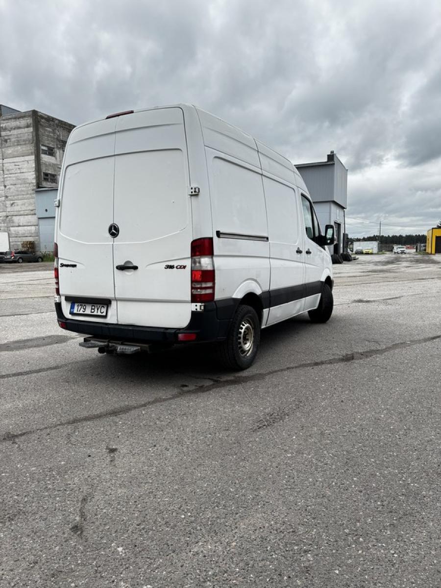 White Mercedes-Benz Sprinter 2011 in Tallinn, with an engine capacity of 2.20 L and mileage of 308 thousand km for 5390 €, photo 9 on AUTOMOTO.COM.LV