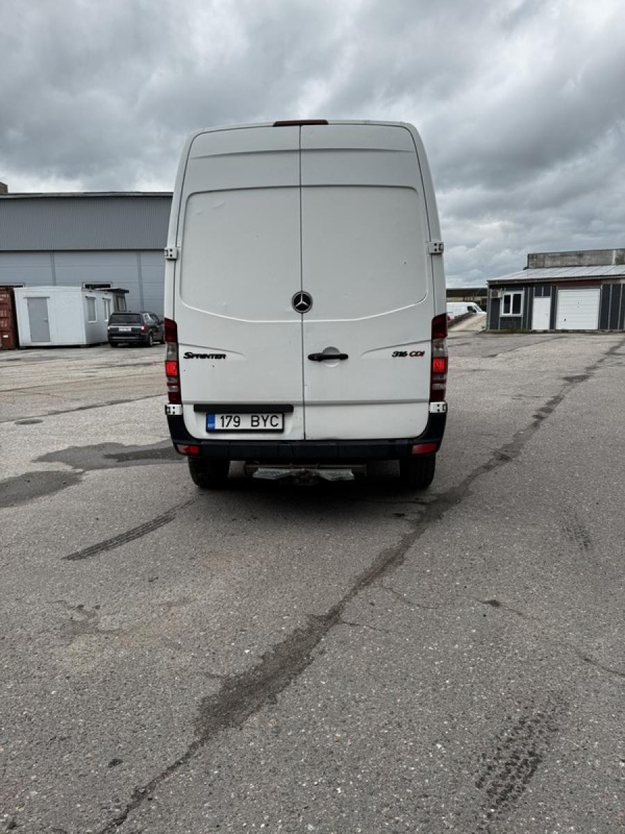 White Mercedes-Benz Sprinter 2011 in Tallinn, with an engine capacity of 2.20 L and mileage of 308 thousand km for 5390 €, photo 10 on AUTOMOTO.COM.LV