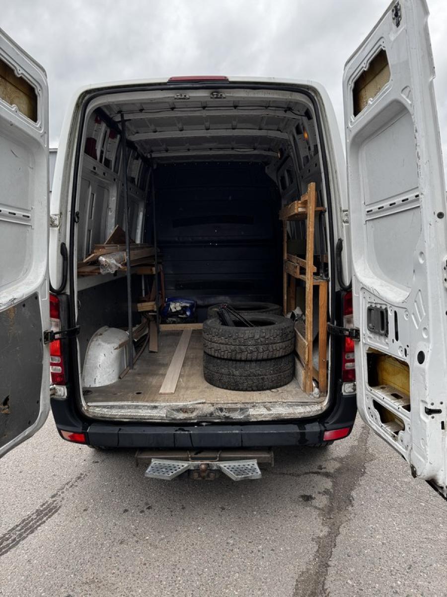 White Mercedes-Benz Sprinter 2011 in Tallinn, with an engine capacity of 2.20 L and mileage of 308 thousand km for 5390 €, photo 12 on AUTOMOTO.COM.LV