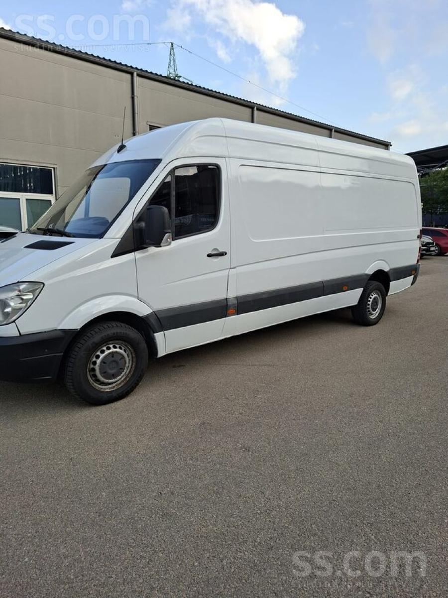 White Mercedes-Benz Sprinter 2011 in Riga, with an engine capacity of 2.20 L and mileage of 690 thousand km for 3800 €, photo 3 on AUTOMOTO.COM.LV