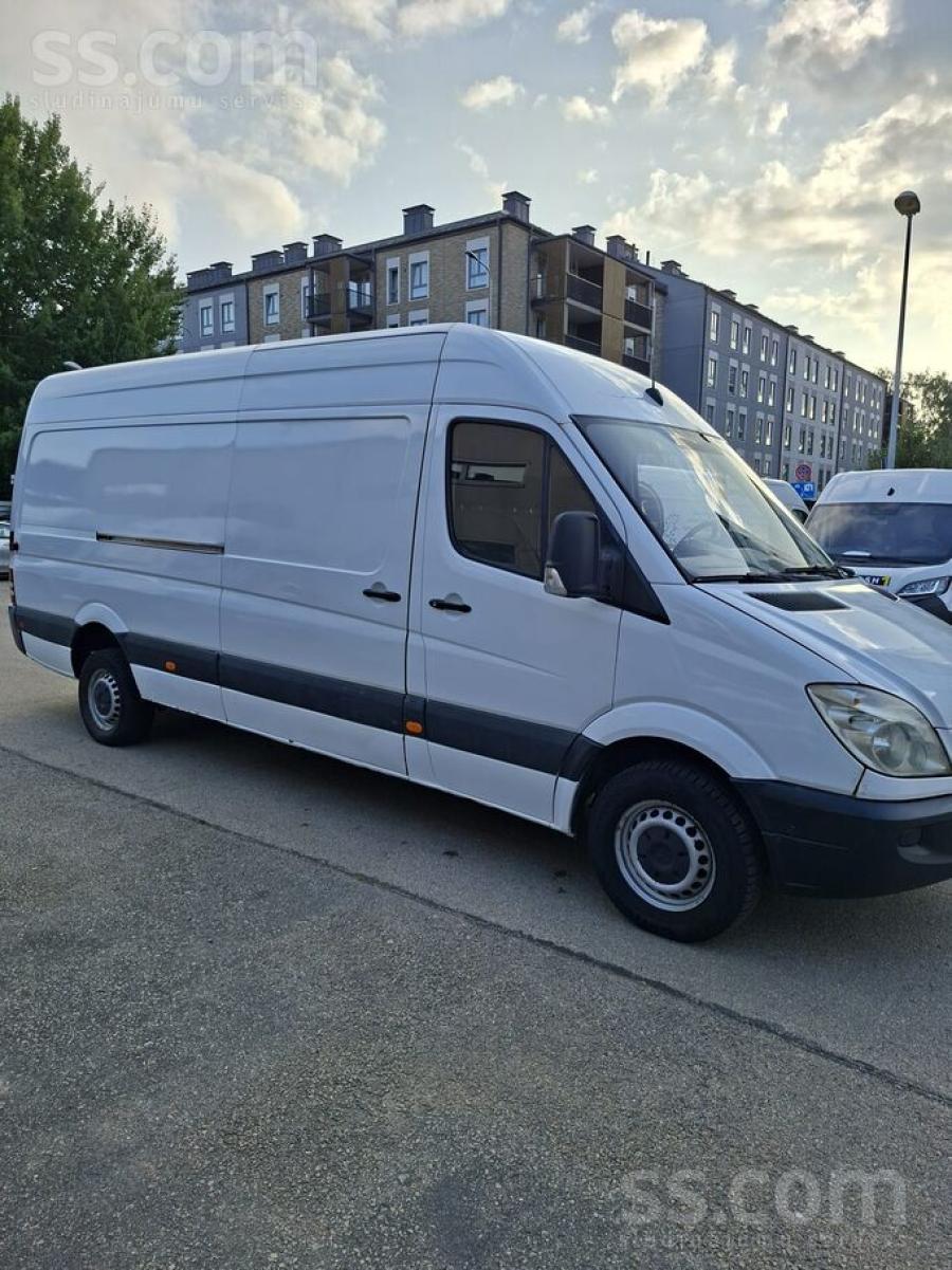 White Mercedes-Benz Sprinter 2011 in Riga, with an engine capacity of 2.20 L and mileage of 690 thousand km for 3800 €, photo 4 on AUTOMOTO.COM.LV