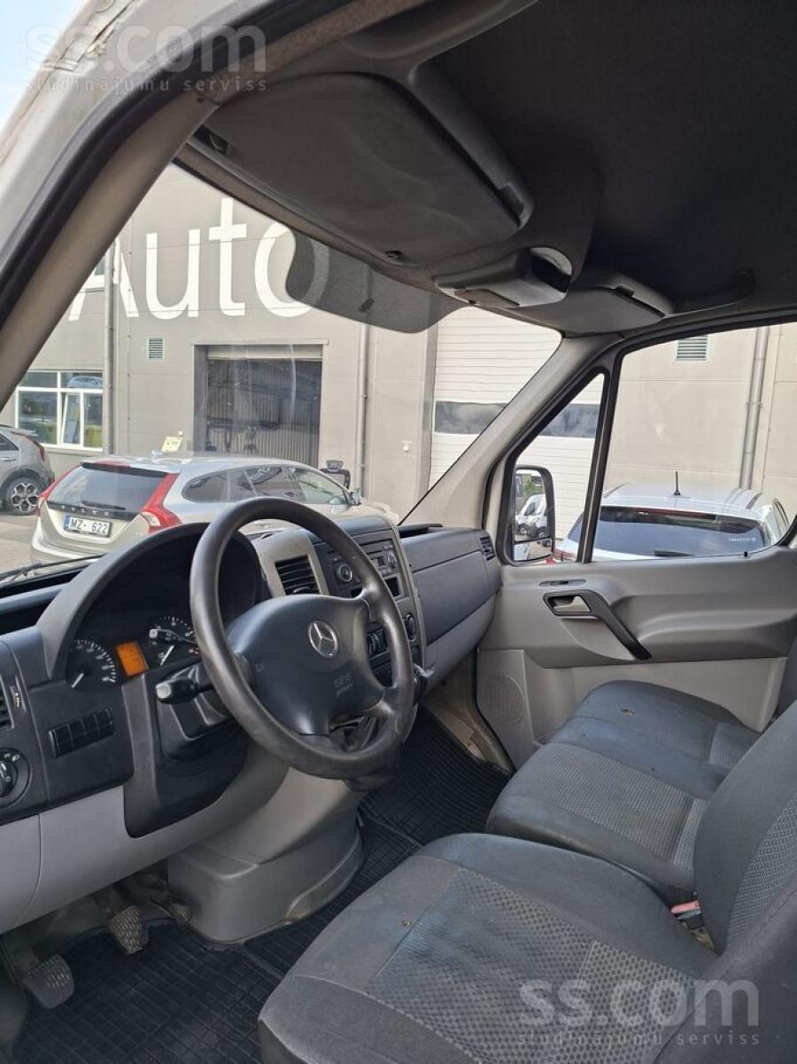 White Mercedes-Benz Sprinter 2011 in Riga, with an engine capacity of 2.20 L and mileage of 690 thousand km for 3800 €, photo 7 on AUTOMOTO.COM.LV
