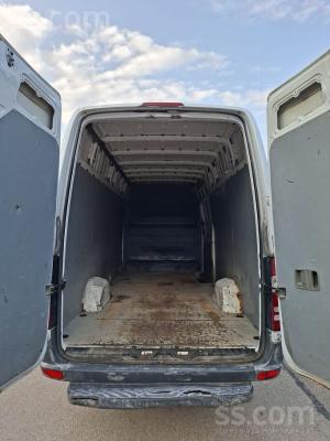 White Mercedes-Benz Sprinter 2011 in Riga, with an engine capacity of 2.20 L and mileage of 690 thousand km for 3800 €, photo 8 on AUTOMOTO.COM.LV