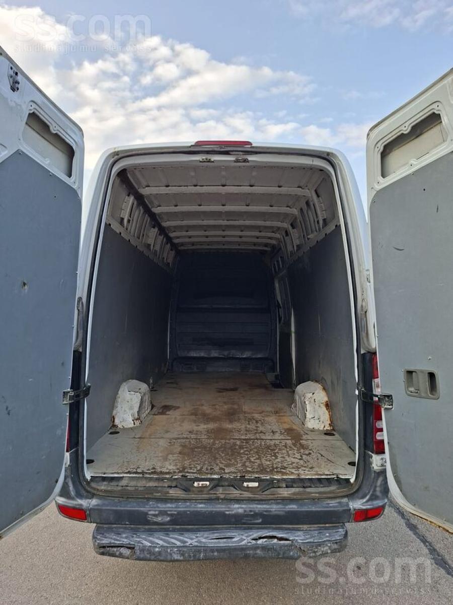 White Mercedes-Benz Sprinter 2011 in Riga, with an engine capacity of 2.20 L and mileage of 690 thousand km for 3800 €, photo 8 on AUTOMOTO.COM.LV