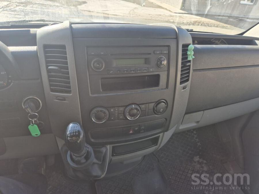 White Mercedes-Benz Sprinter 2012 in Riga, with an engine capacity of 2.20 L and mileage of 570 thousand km for 4600 €, photo 4 on AUTOMOTO.COM.LV