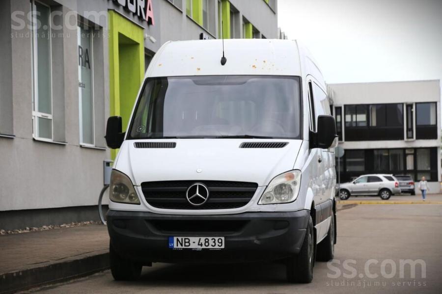 White Mercedes-Benz Sprinter 2013 in Riga, with an engine capacity of 2.20 L and mileage of 441 thousand km for 7495 €, photo 1 on AUTOMOTO.COM.LV