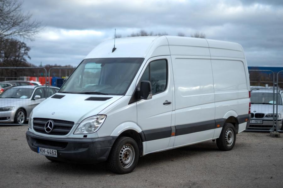 Balts Mercedes-Benz Sprinter 2013 Rīga, ar dzinēja tilpumu 2.20 L un nobraukumu 417 tūkst. km par 4500 €, foto 3 vietnē AUTOMOTO.COM.LV