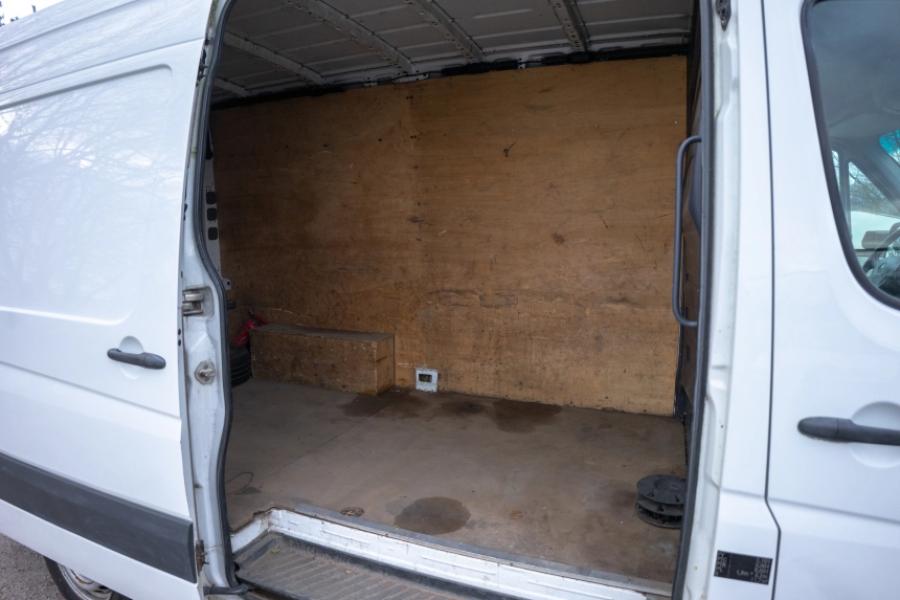 Balts Mercedes-Benz Sprinter 2013 Rīga, ar dzinēja tilpumu 2.20 L un nobraukumu 417 tūkst. km par 4500 €, foto 29 vietnē AUTOMOTO.COM.LV