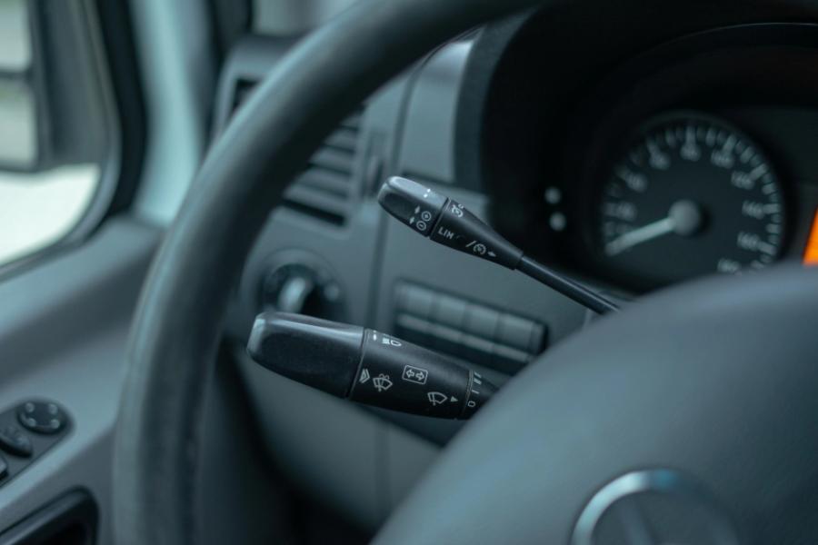 Balts Mercedes-Benz Sprinter 2013 Rīga, ar dzinēja tilpumu 2.20 L un nobraukumu 417 tūkst. km par 4500 €, foto 36 vietnē AUTOMOTO.COM.LV