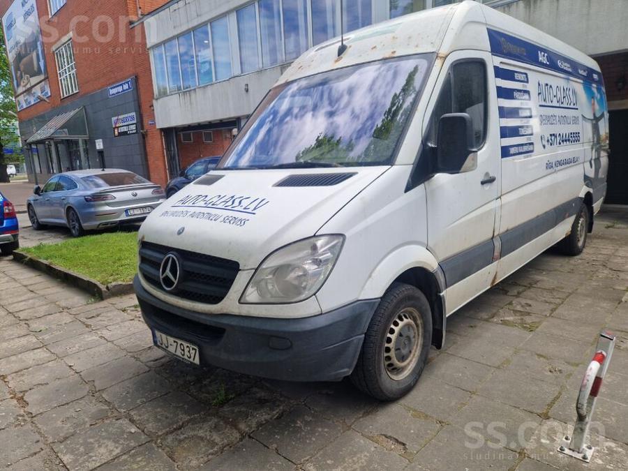 White Mercedes-Benz Sprinter 2013 in Riga, with an engine capacity of 2.20 L and mileage of 589 thousand km for 5300 €, photo 3 on AUTOMOTO.COM.LV