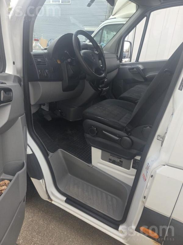 White Mercedes-Benz Sprinter 2014 in Riga, with an engine capacity of 2.10 L and mileage of 270 thousand km for 10000 €, photo 5 on AUTOMOTO.COM.LV