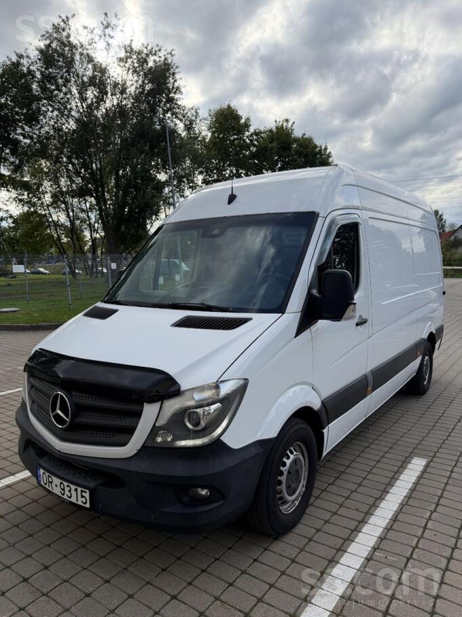 White Mercedes-Benz Sprinter 2015 in Riga, with an engine capacity of 2.10 L and mileage of 291 thousand km for 18500 €, photo 1 on AUTOMOTO.COM.LV