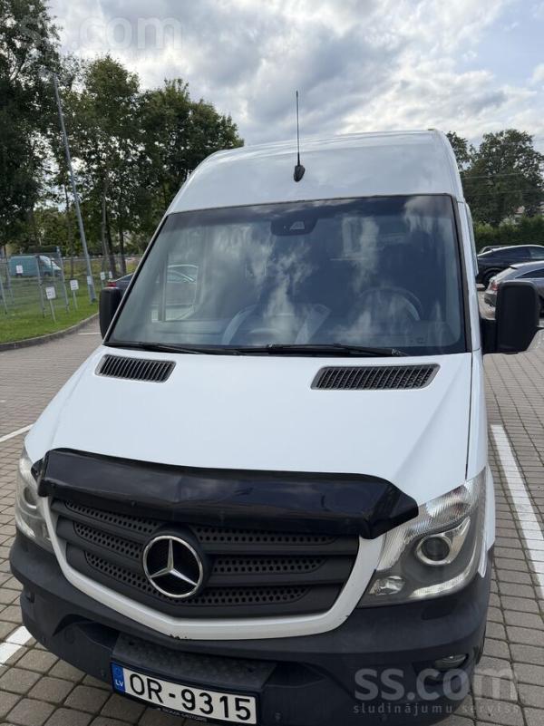 White Mercedes-Benz Sprinter 2015 in Riga, with an engine capacity of 2.10 L and mileage of 291 thousand km for 18500 €, photo 4 on AUTOMOTO.COM.LV