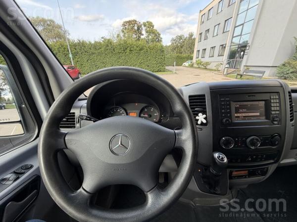 White Mercedes-Benz Sprinter 2015 in Riga, with an engine capacity of 2.10 L and mileage of 291 thousand km for 18500 €, photo 8 on AUTOMOTO.COM.LV