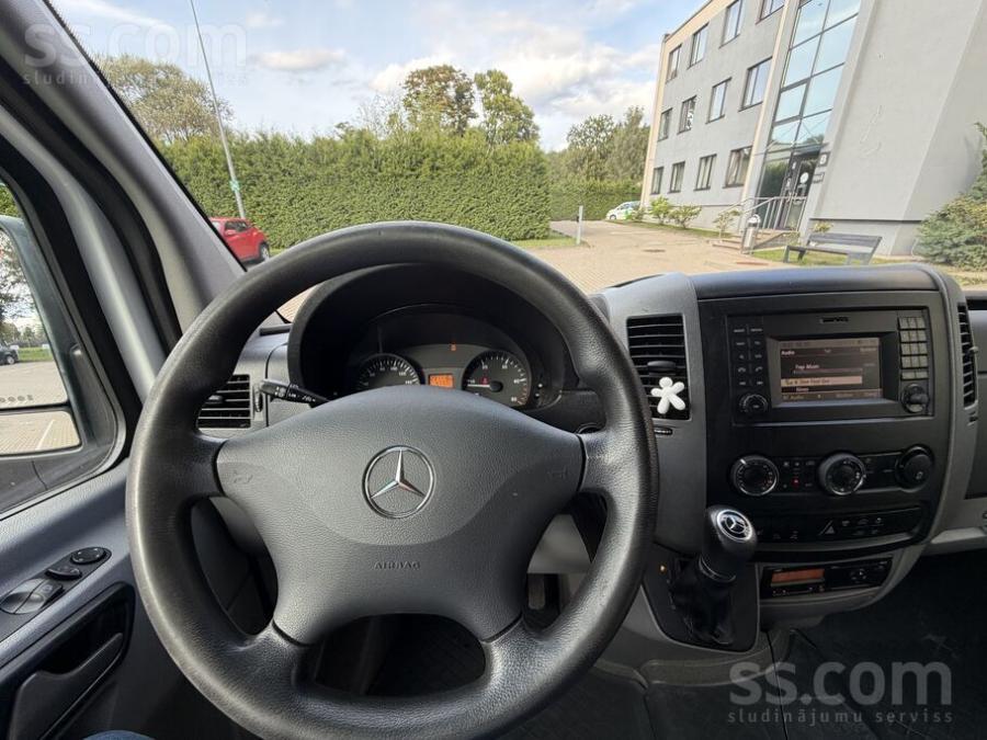 White Mercedes-Benz Sprinter 2015 in Riga, with an engine capacity of 2.10 L and mileage of 291 thousand km for 18500 €, photo 8 on AUTOMOTO.COM.LV