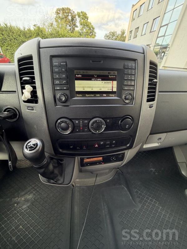 White Mercedes-Benz Sprinter 2015 in Riga, with an engine capacity of 2.10 L and mileage of 291 thousand km for 18500 €, photo 9 on AUTOMOTO.COM.LV