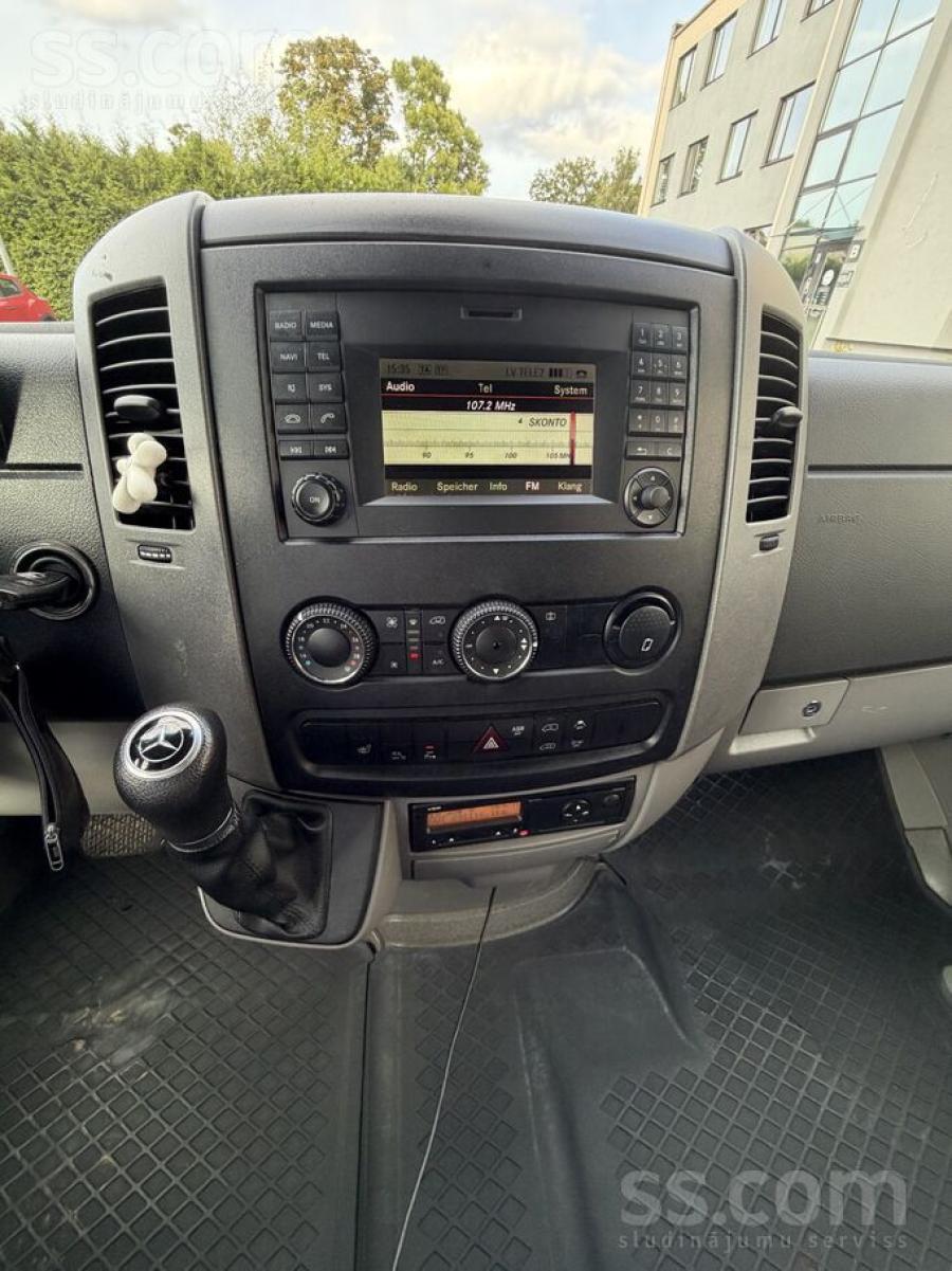 White Mercedes-Benz Sprinter 2015 in Riga, with an engine capacity of 2.10 L and mileage of 291 thousand km for 18500 €, photo 9 on AUTOMOTO.COM.LV