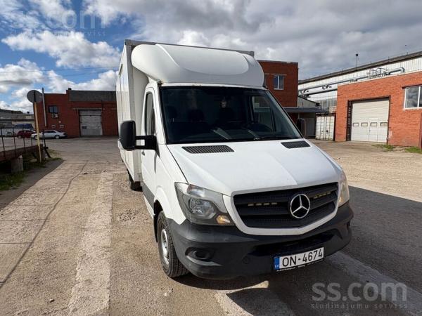 White Mercedes-Benz Sprinter 2016 in Riga, with an engine capacity of 2.20 L and mileage of 382 thousand km for 11000 €, photo 3 on AUTOMOTO.COM.LV