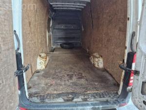 White Mercedes-Benz Sprinter 2016 in Riga, with an engine capacity of 2.10 L and mileage of 410 thousand km for 5900 €, photo 6 on AUTOMOTO.COM.LV