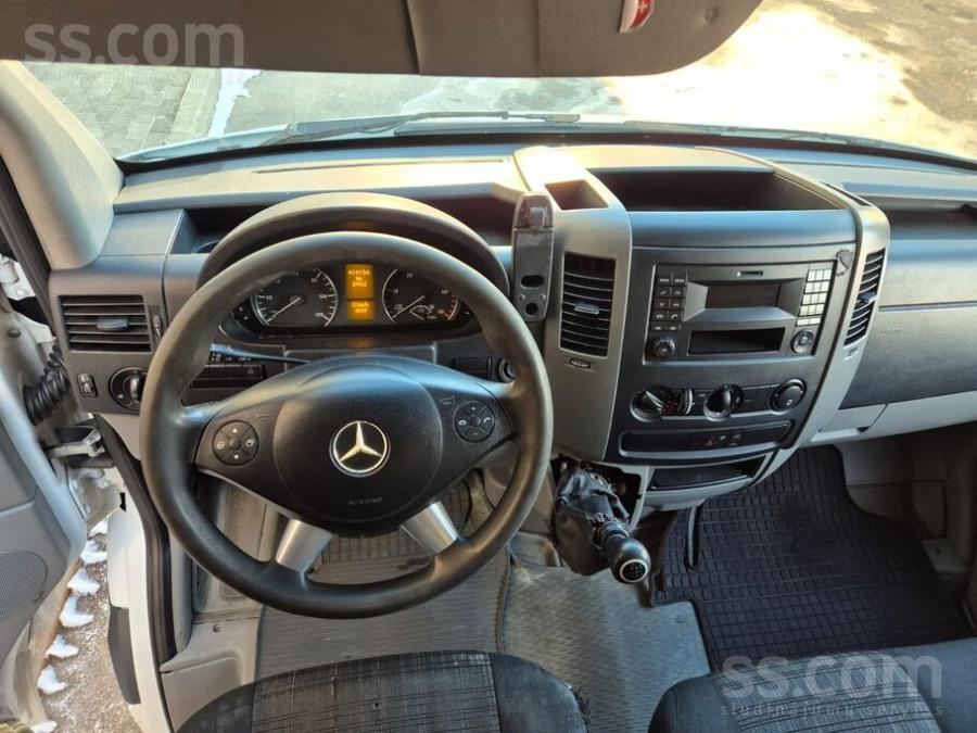 White Mercedes-Benz Sprinter 2016 in Riga, with an engine capacity of 2.10 L and mileage of 410 thousand km for 5900 €, photo 7 on AUTOMOTO.COM.LV