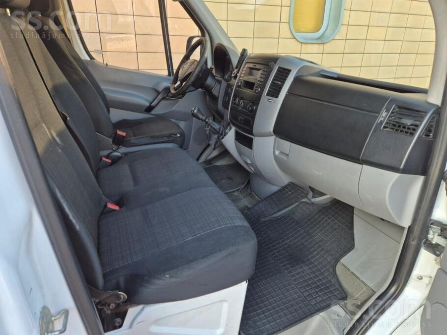White Mercedes-Benz Sprinter 2016 in Riga, with an engine capacity of 2.10 L and mileage of 410 thousand km for 5900 €, photo 9 on AUTOMOTO.COM.LV
