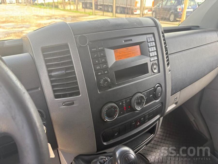 White Mercedes-Benz Sprinter 2016 in Riga, with an engine capacity of 2.20 L and mileage of 382 thousand km for 10000 €, photo 12 on AUTOMOTO.COM.LV