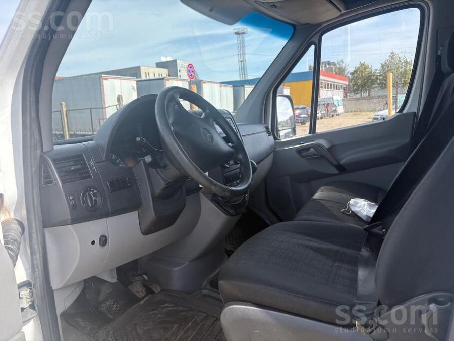White Mercedes-Benz Sprinter 2016 in Riga, with an engine capacity of 2.20 L and mileage of 382 thousand km for 10000 €, photo 14 on AUTOMOTO.COM.LV