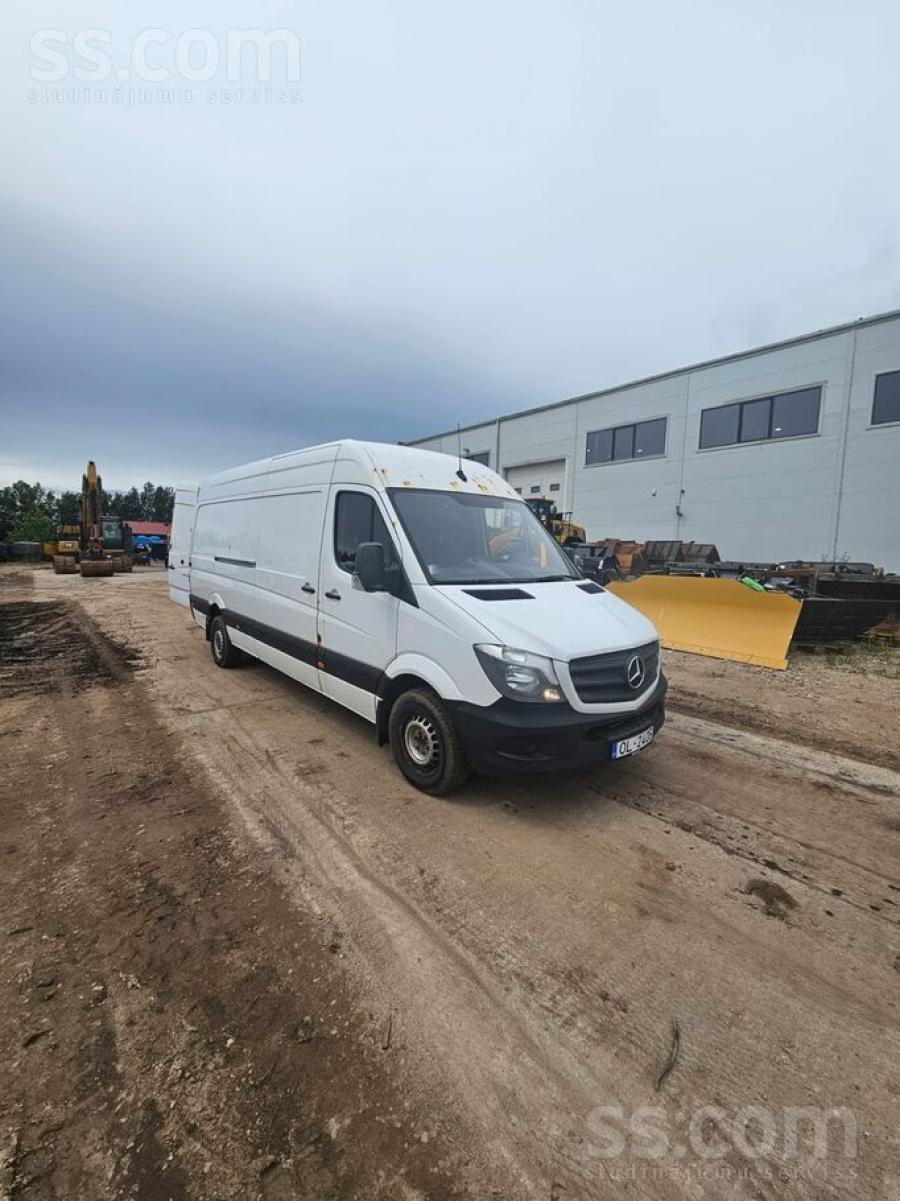 White Mercedes-Benz Sprinter 2017 in Riga, with an engine capacity of 2.20 L and mileage of 264 thousand km for 10000 €, photo 3 on AUTOMOTO.COM.LV