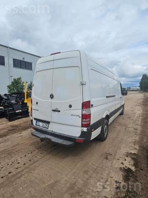 White Mercedes-Benz Sprinter 2017 in Riga, with an engine capacity of 2.20 L and mileage of 264 thousand km for 10000 €, photo 5 on AUTOMOTO.COM.LV