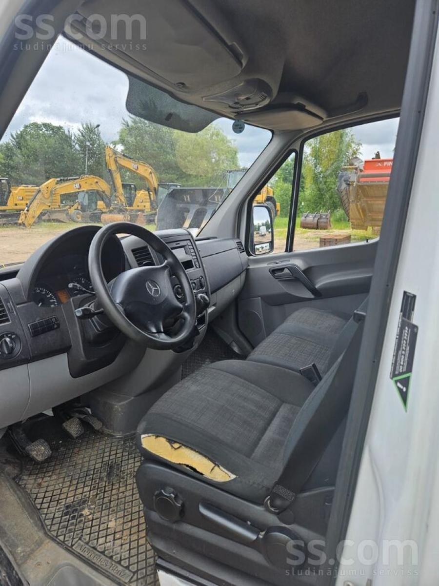 White Mercedes-Benz Sprinter 2017 in Riga, with an engine capacity of 2.20 L and mileage of 264 thousand km for 10000 €, photo 12 on AUTOMOTO.COM.LV