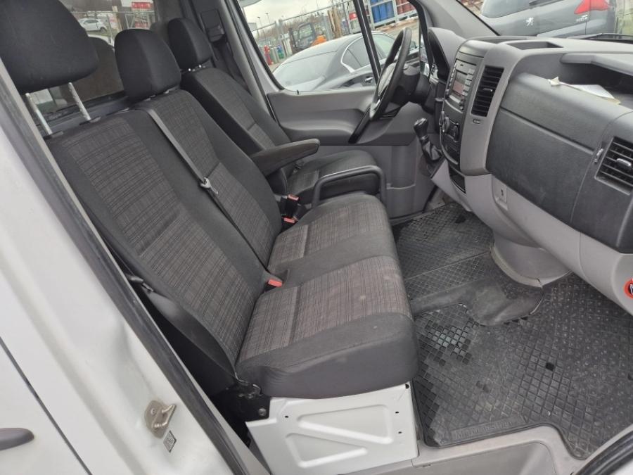 Balts Mercedes-Benz Sprinter 2017 Rīga, ar dzinēja tilpumu 2.10 L un nobraukumu 171 tūkst. km par 14000 €, foto 16 vietnē AUTOMOTO.COM.LV