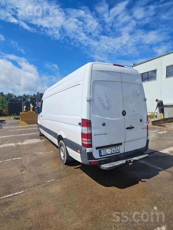 White Mercedes-Benz Sprinter 2017 in Riga, with an engine capacity of 2.20 L and mileage of 292 thousand km for 10000 €, photo 4 on AUTOMOTO.COM.LV