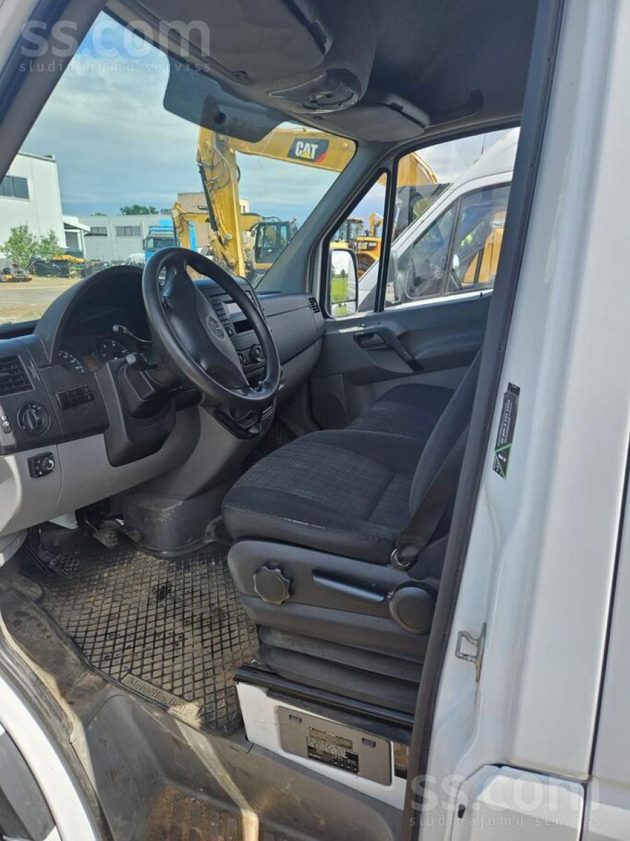 Balts Mercedes-Benz Sprinter 2017 Rīga, ar dzinēja tilpumu 2.20 L un nobraukumu 292 tūkst. km par 10000 €, foto 12 vietnē AUTOMOTO.COM.LV