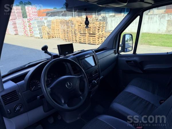 White Mercedes-Benz Sprinter 2017 in Riga, with an engine capacity of 2.20 L and mileage of 277 thousand km for 14900 €, photo 9 on AUTOMOTO.COM.LV