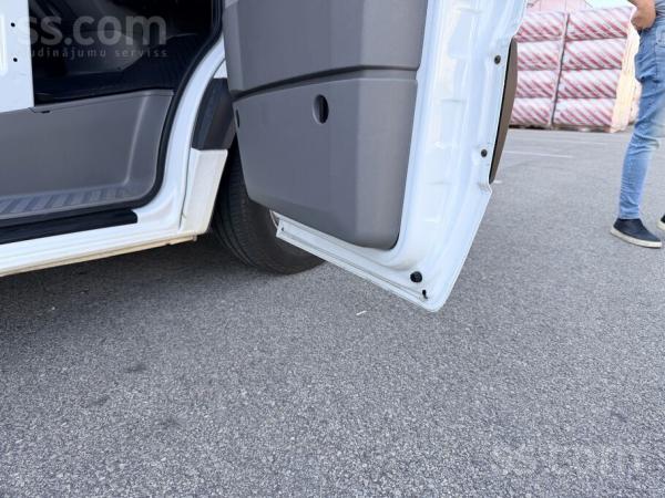 White Mercedes-Benz Sprinter 2017 in Riga, with an engine capacity of 2.20 L and mileage of 277 thousand km for 14900 €, photo 10 on AUTOMOTO.COM.LV