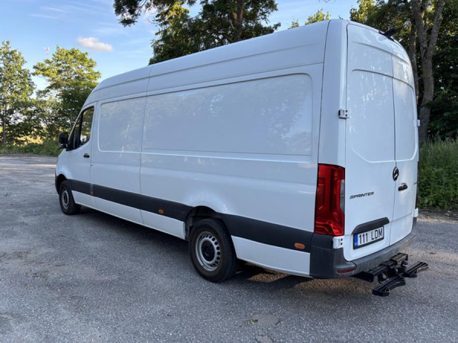 White Mercedes-Benz Sprinter 2018 in Parnu, with an engine capacity of 2.10 L and mileage of 442 thousand km for 14000 €, photo 5 on AUTOMOTO.COM.LV